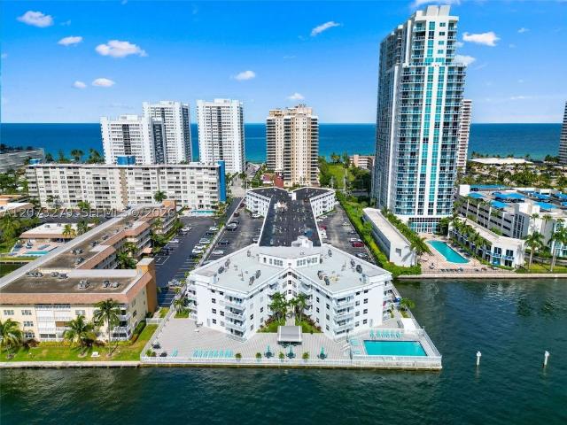 Luxury apartment complex for rent in Hallandale, Florida