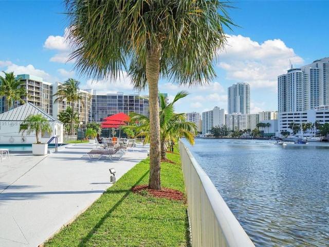 Luxury apartment complex for rent in Hallandale, Florida