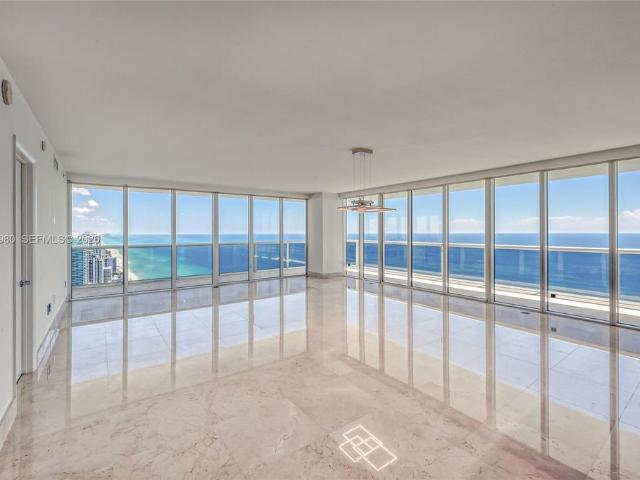 Luxury apartment complex for rent in Hallandale, Florida