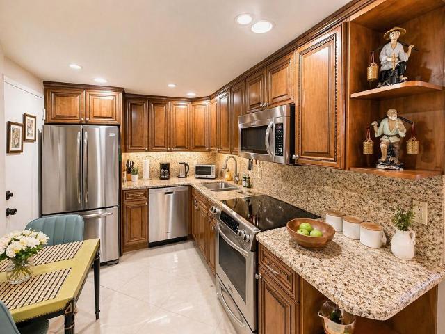 Luxury apartment complex for rent in Hallandale, Florida
