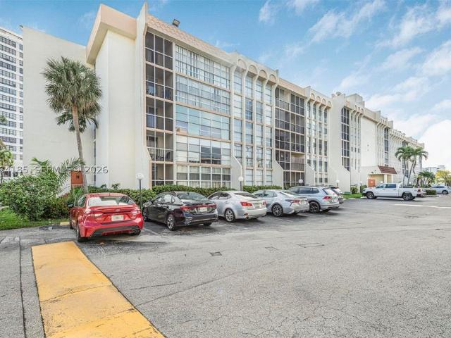 Luxury apartment complex for rent in Hallandale, Florida