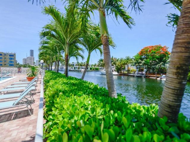 Luxury apartment complex for rent in Hallandale, Florida