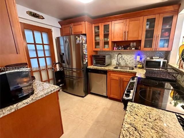 Luxury apartment complex for rent in Hallandale, Florida