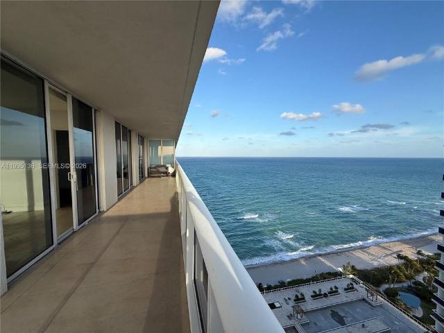 Luxury apartment complex for rent in Hallandale, Florida
