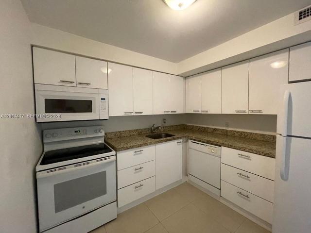 Luxury apartment complex for rent in Hallandale, Florida