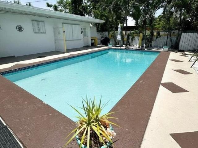 Luxury apartment complex for rent in Hallandale, Florida