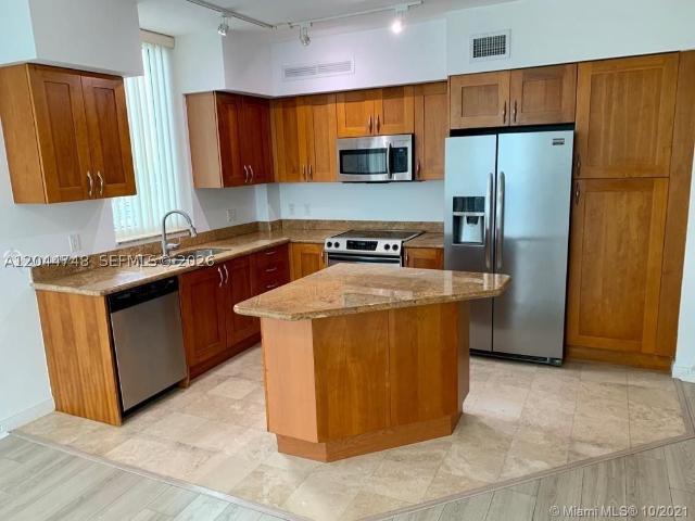 Luxury apartment complex for rent in Hallandale, Florida