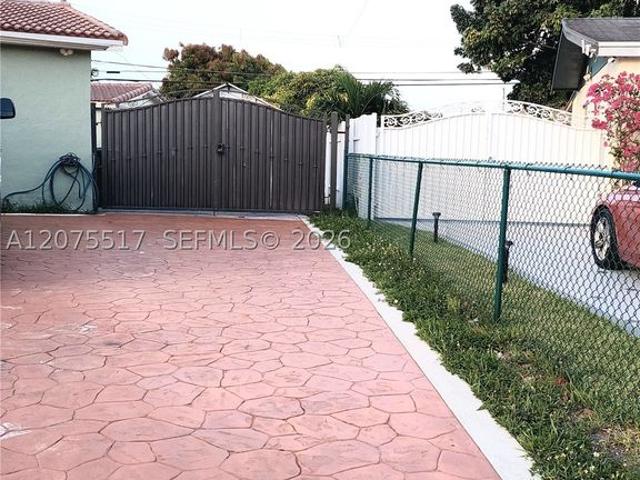 Luxury apartment complex for rent in Hialeah, United States