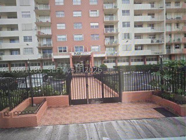 Luxury apartment complex for rent in Hialeah, United States
