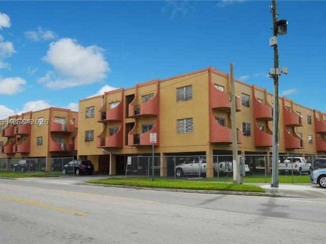 Luxury apartment complex for rent in Hialeah, United States
