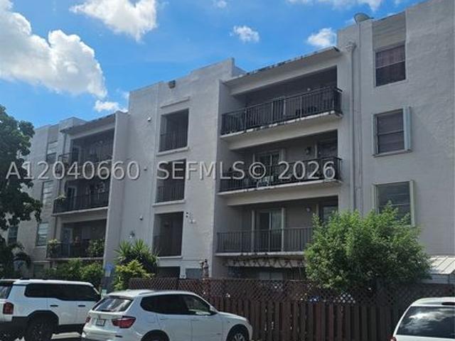 Luxury apartment complex for rent in Hialeah, United States