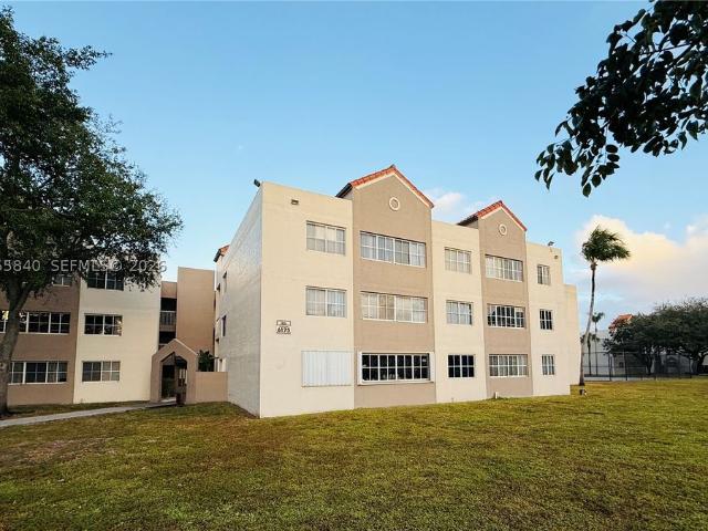 Luxury apartment complex for rent in Hialeah, United States