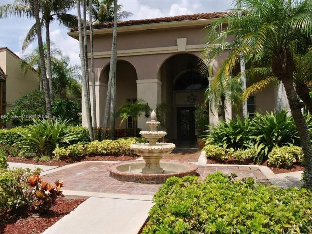 Luxury apartment complex for rent in Hialeah, United States