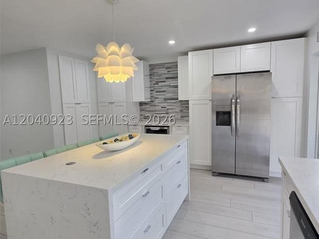 Luxury apartment complex for rent in Hialeah, United States