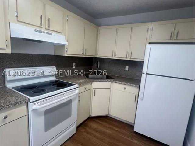 Luxury apartment complex for rent in Hialeah, United States