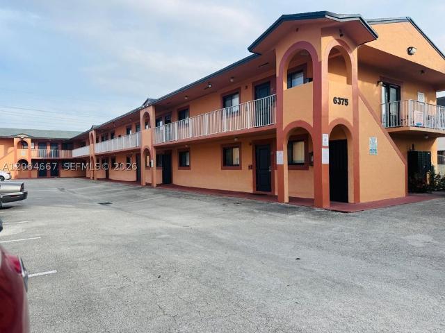 Luxury apartment complex for rent in Hialeah, United States