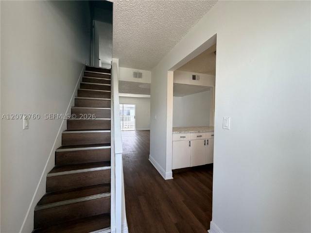 Luxury apartment complex for rent in Hialeah, United States