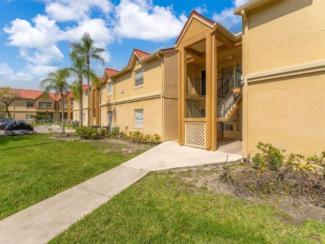 Luxury apartment complex for rent in Hialeah, United States