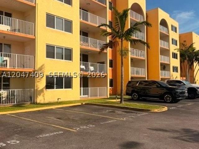 Luxury apartment complex for rent in Hialeah, United States