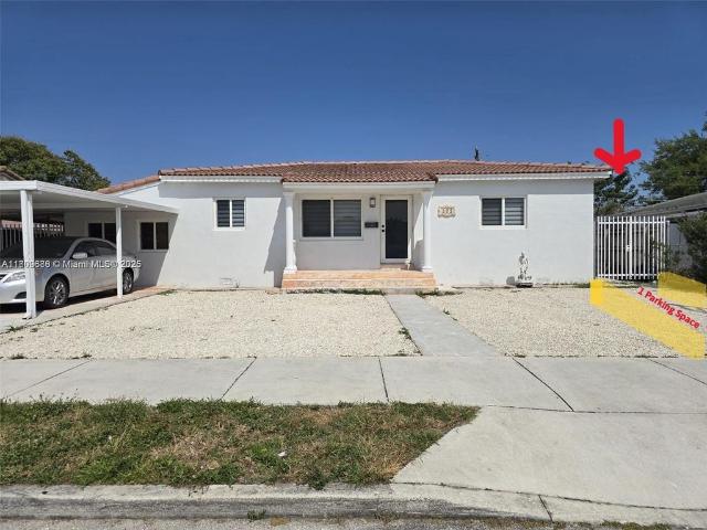 Luxury apartment complex for rent in Hialeah, United States