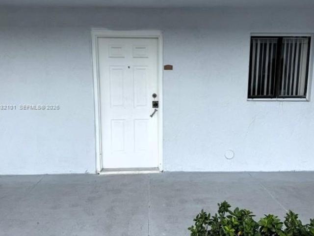 Luxury apartment complex for rent in Hialeah, United States