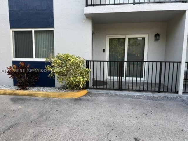 Luxury apartment complex for rent in Hialeah, United States