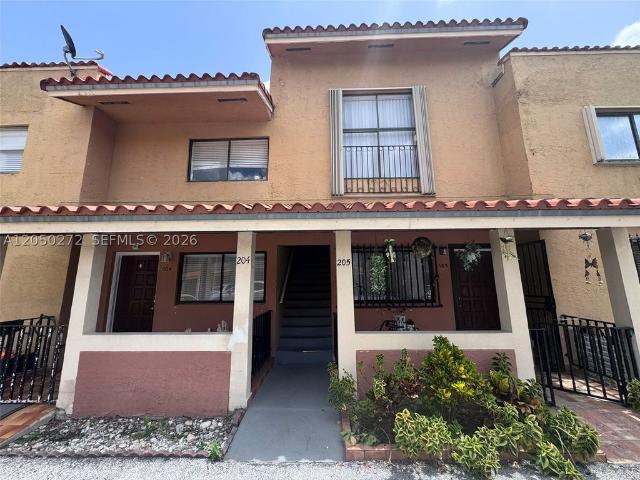 Luxury apartment complex for rent in Hialeah, United States