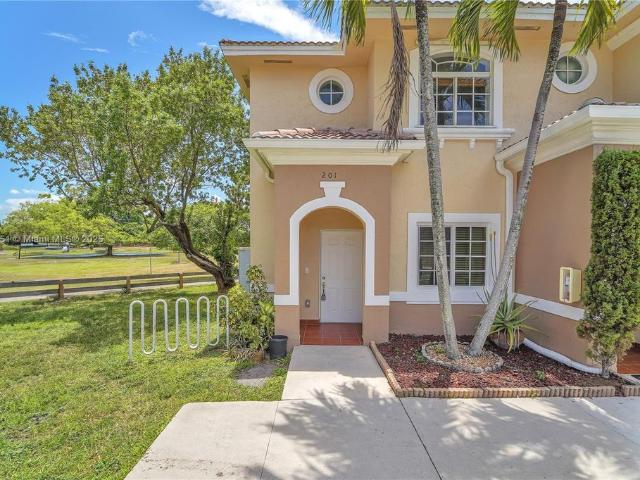 Luxury apartment complex for rent in Hialeah, United States