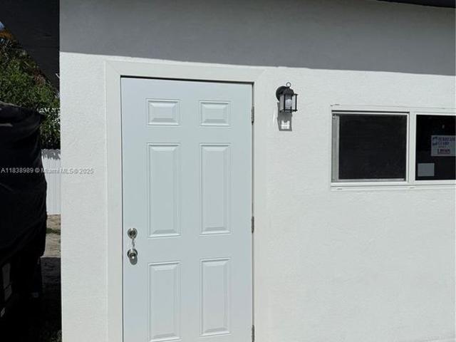 Luxury apartment complex for rent in Hialeah, United States