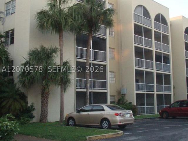 Luxury apartment complex for rent in Hialeah, United States