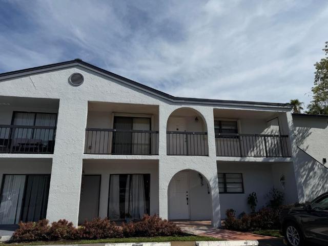 Luxury apartment complex for rent in Hialeah, United States