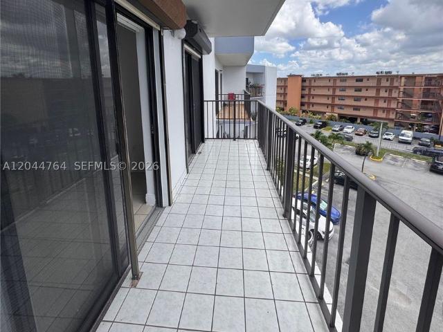 Luxury apartment complex for rent in Hialeah, United States