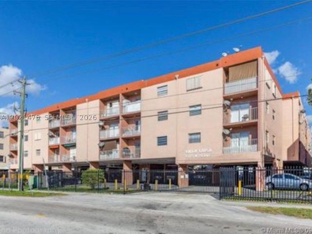Luxury apartment complex for rent in Hialeah, United States