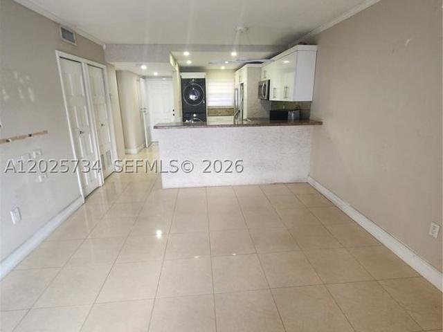 Luxury apartment complex for rent in Hialeah, United States