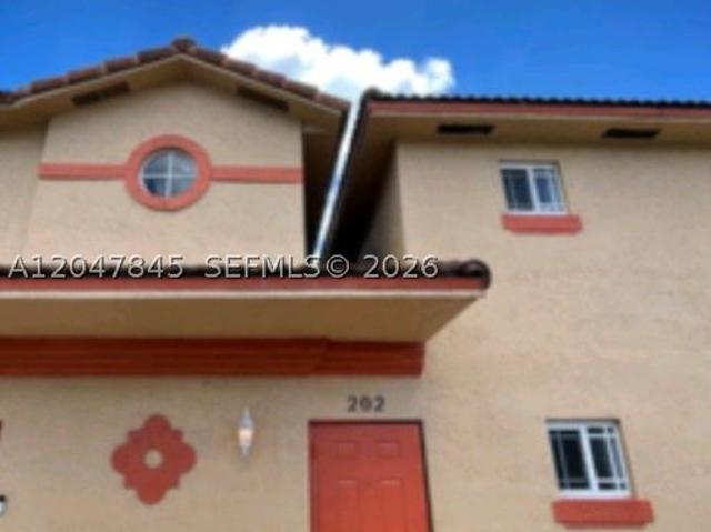Luxury apartment complex for rent in Hialeah, United States