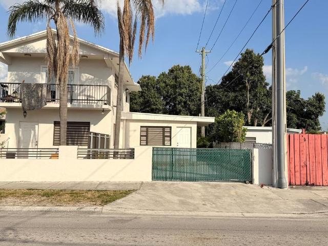 Luxury apartment complex for rent in Hialeah, United States