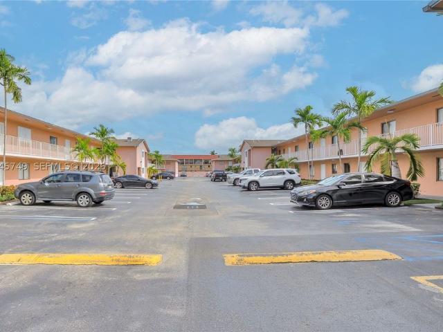 Luxury apartment complex for rent in Hialeah, United States