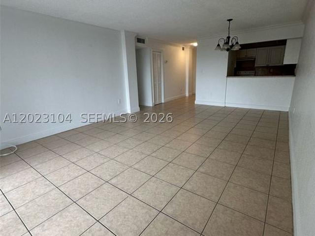 Luxury apartment complex for rent in Hialeah, United States