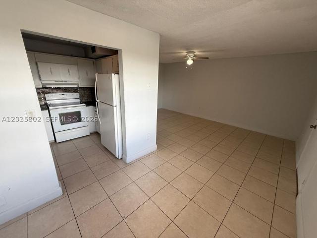 Luxury apartment complex for rent in Hialeah, United States