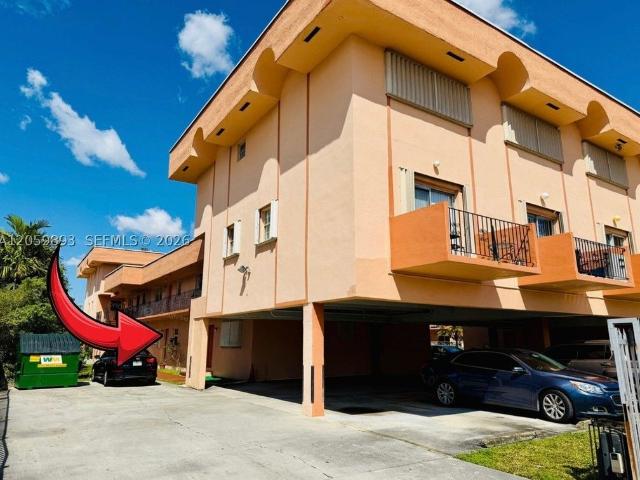 Luxury apartment complex for rent in Hialeah, United States
