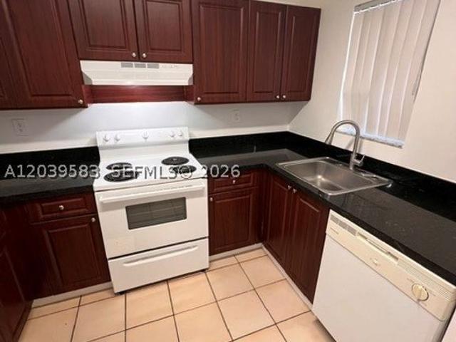 Luxury apartment complex for rent in Hialeah, United States
