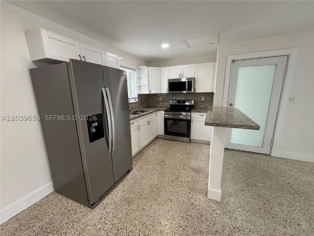 Luxury apartment complex for rent in Hialeah, United States