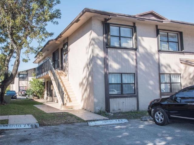 Luxury apartment complex for rent in Hialeah, United States