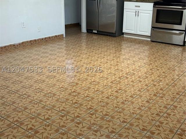Luxury apartment complex for rent in Hialeah, United States