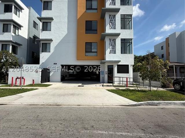 Luxury apartment complex for rent in Hialeah, United States