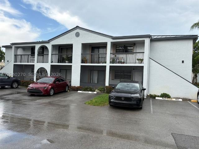 Luxury apartment complex for rent in Hialeah, United States