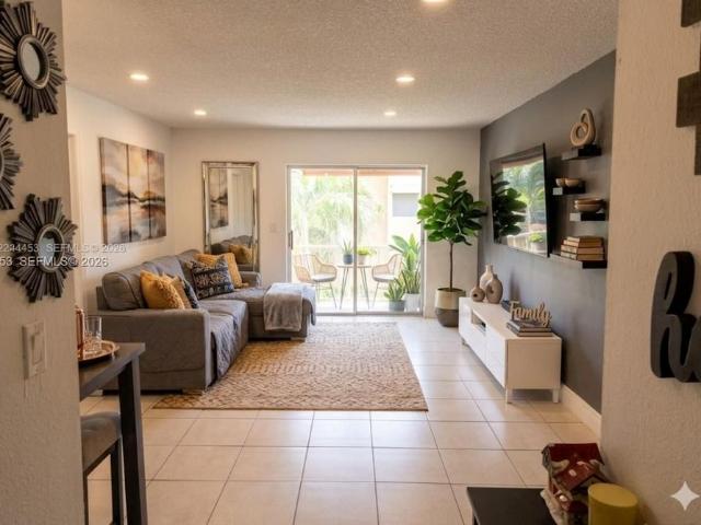 Luxury apartment complex for rent in Hialeah, United States