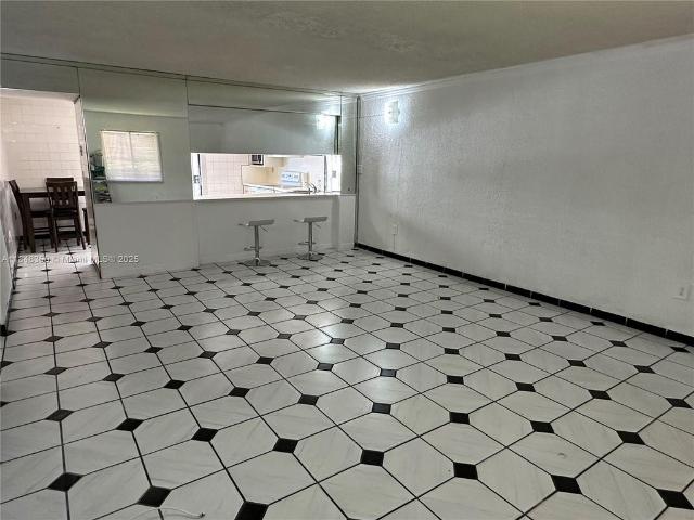 Luxury apartment complex for rent in Hialeah, United States