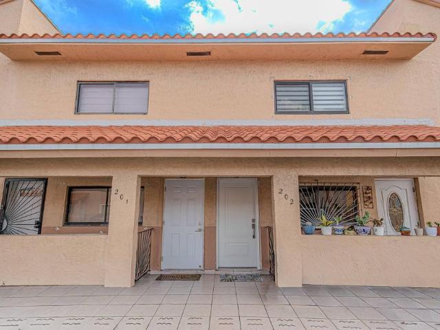 Luxury apartment complex for rent in Hialeah, United States