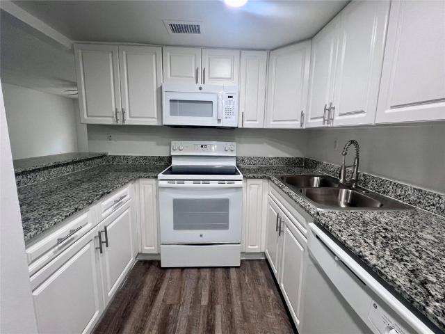 Luxury apartment complex for rent in Hialeah, United States
